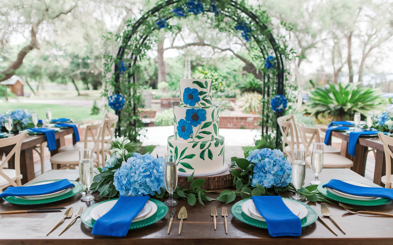 18 Timeless Royal Blue and Gray Wedding Ideas That Feel Like Old Money ...