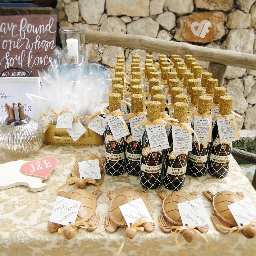 20 Wedding Favor Ideas That Are Both Meaningful and Memorable - AdoroEvents