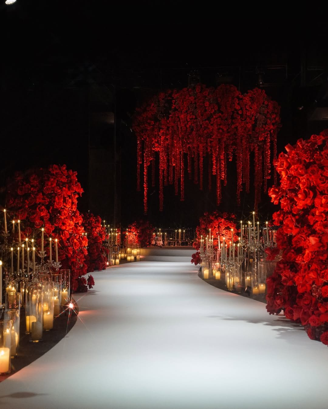 19 Red and Gold Wedding Ideas That Combine Romance with Regal Elegance ...