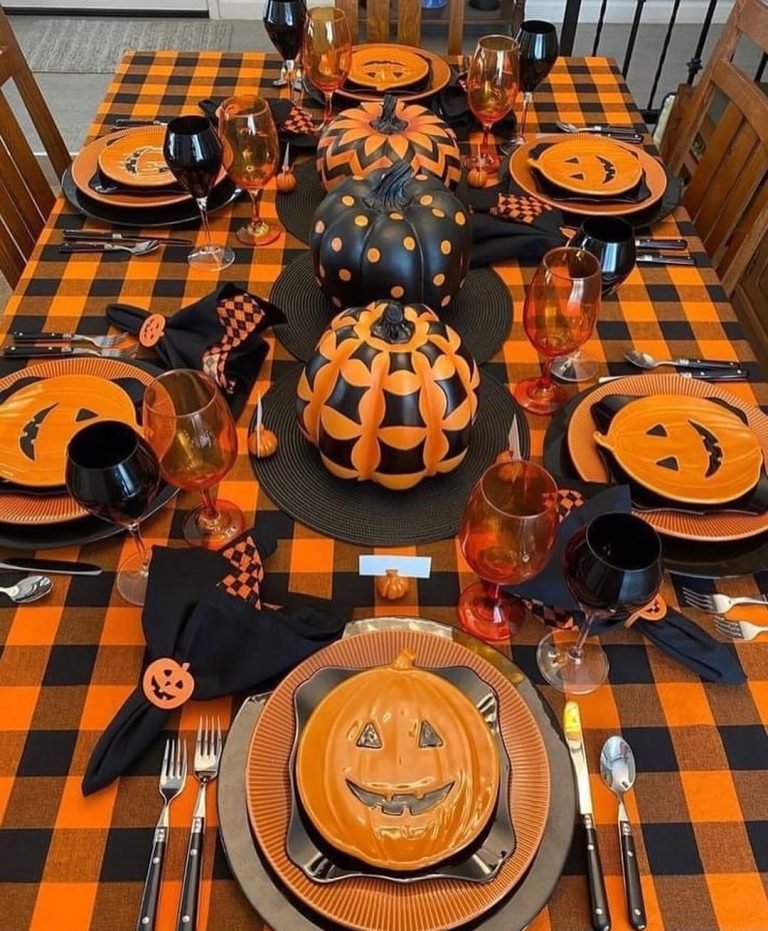 24 Halloween Table Setting Decor Ideas That Guests Will Remember More ...
