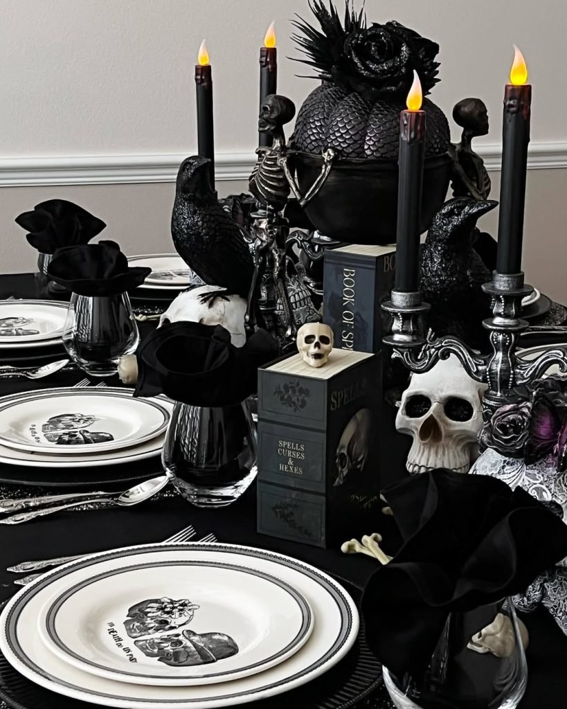 24 Halloween Table Setting Decor Ideas That Guests Will Remember More ...