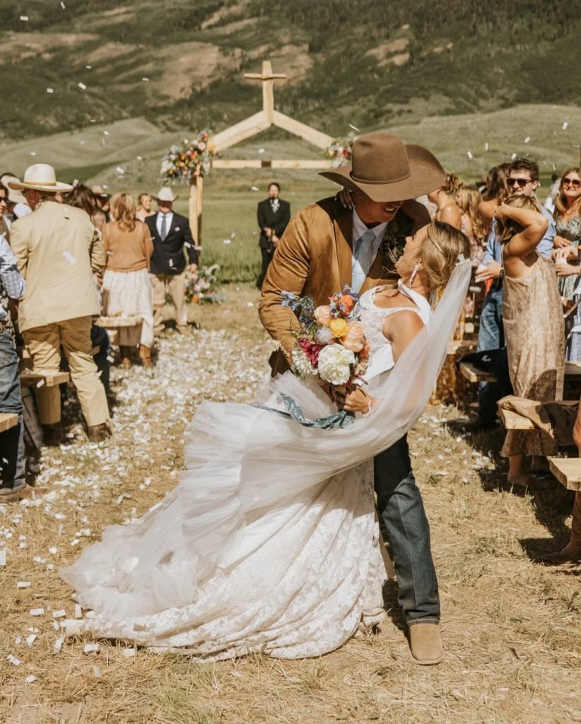 22 Jaw-Dropping Cowboy Wedding Ideas That Will Make Your Big Day ...