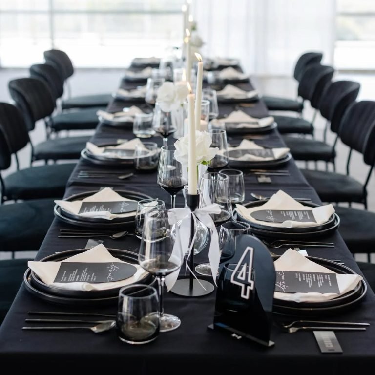 23 Statement-Making Black and White Table Setting Ideas That Are Too ...