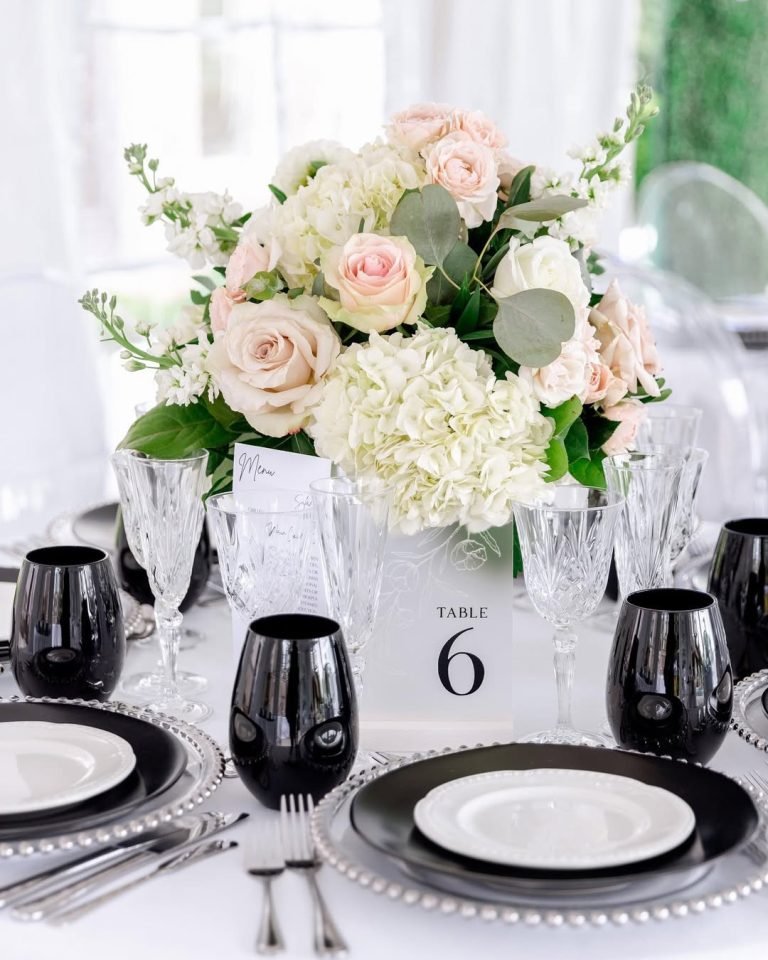 23 Statement-Making Black and White Table Setting Ideas That Are Too ...