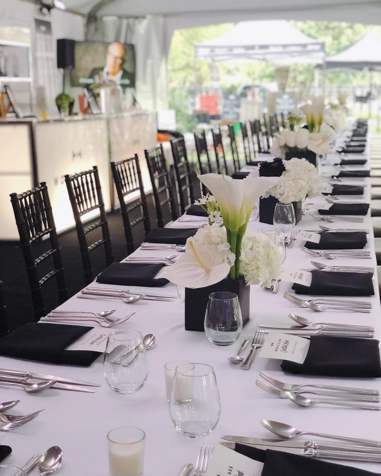 23 Statement-Making Black and White Table Setting Ideas That Are Too ...