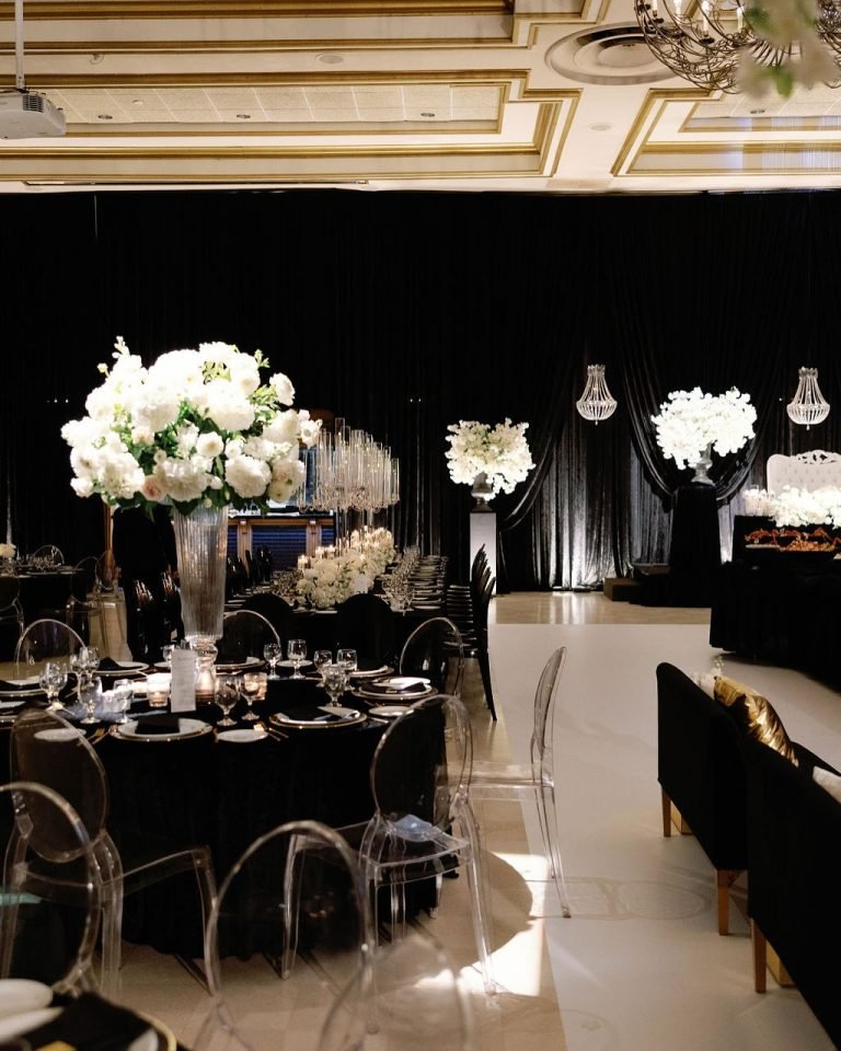 23 Statement-Making Black and White Table Setting Ideas That Are Too ...