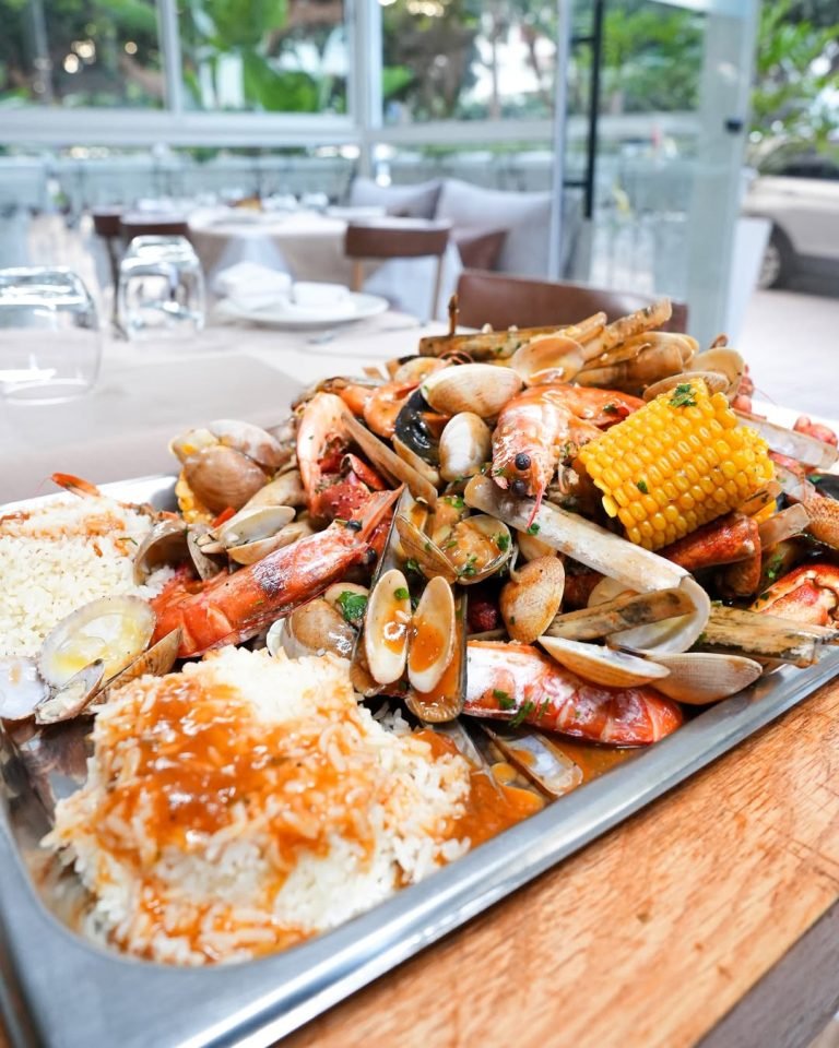 18 Irresistibly Fun Seafood Boil Party Ideas That Will Make You Cancel ...