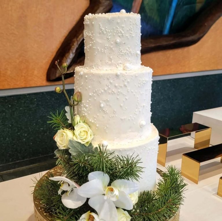22 Glamorous Pearl Wedding Cake Ideas That Feel Custom-Made for Royalty ...