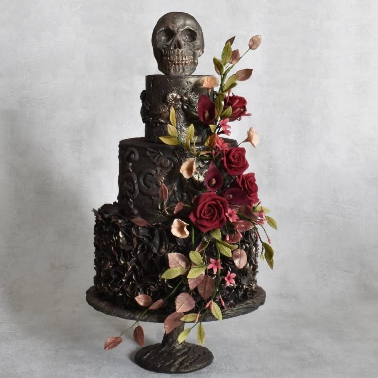 29 Tastefully Spooky Halloween Wedding Cake Ideas That Are Drop-Dead ...