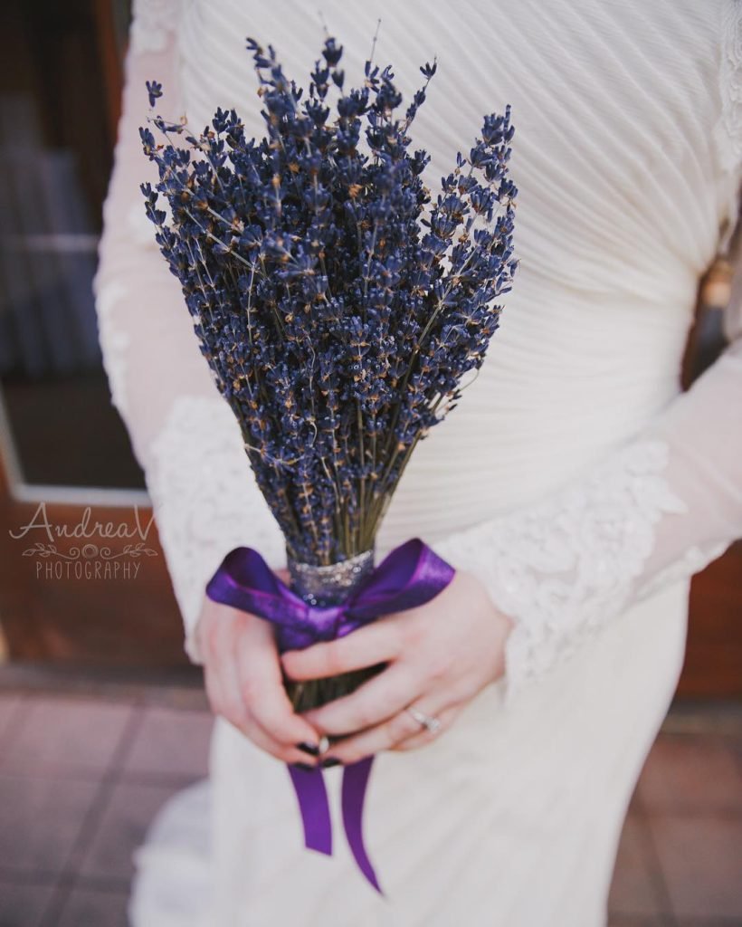 26 Head-Turning Lavender Wedding Bouquet Ideas Guests Will Remember ...