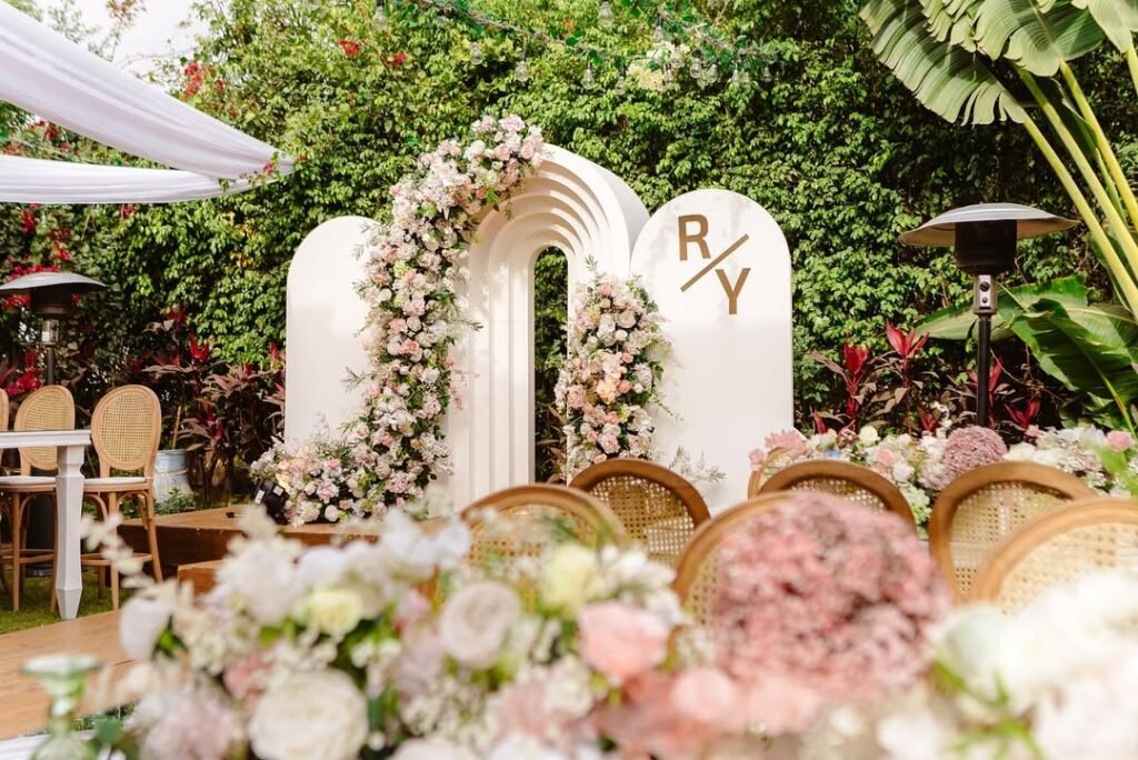 25 Chic Engagement Party Decor Ideas That Guests Won’t Stop Talking ...