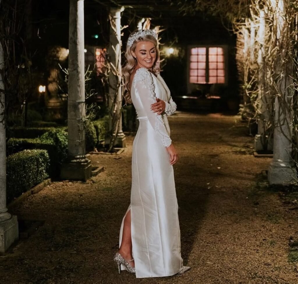 28 Elegant Christmas Wedding Dresses Ideas That Redefine Holiday Chic ...