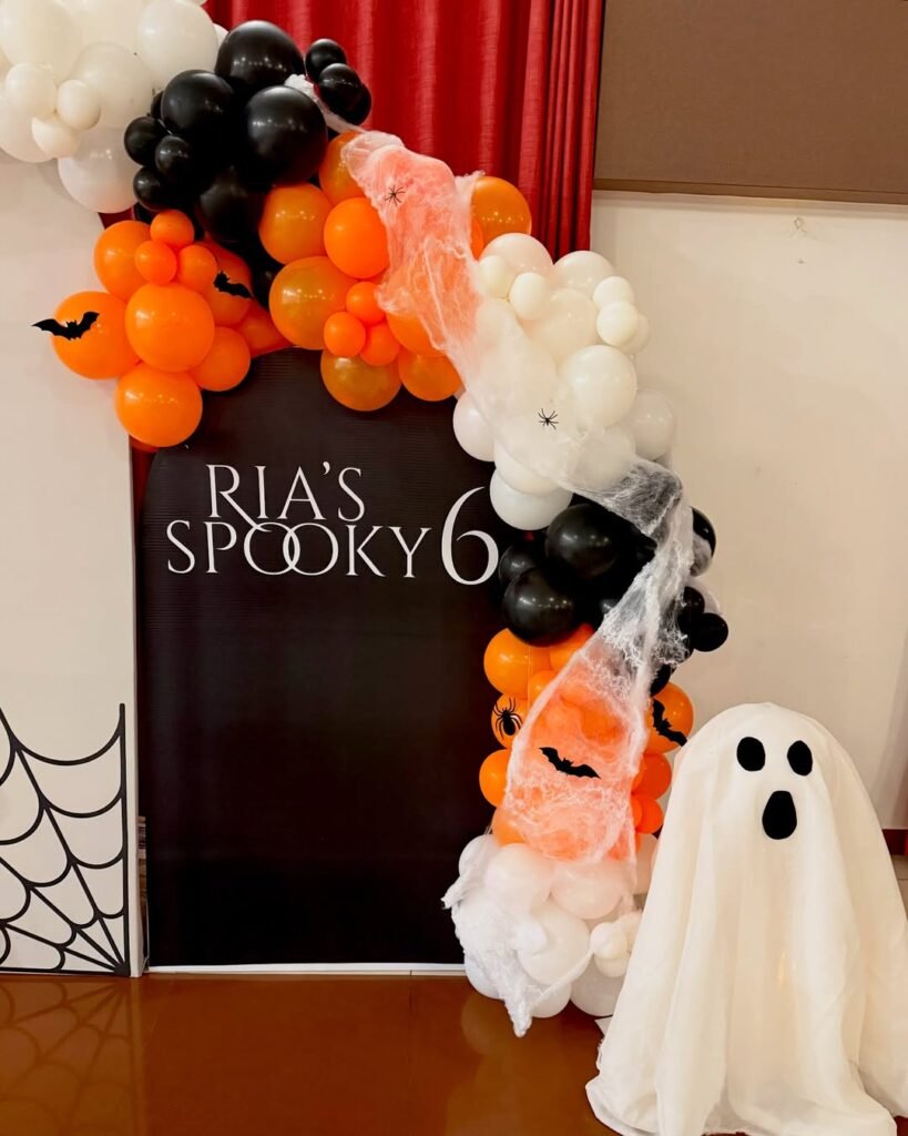 25 *Macabre* Halloween Birthday Decor Ideas Straight From the Shadows ...