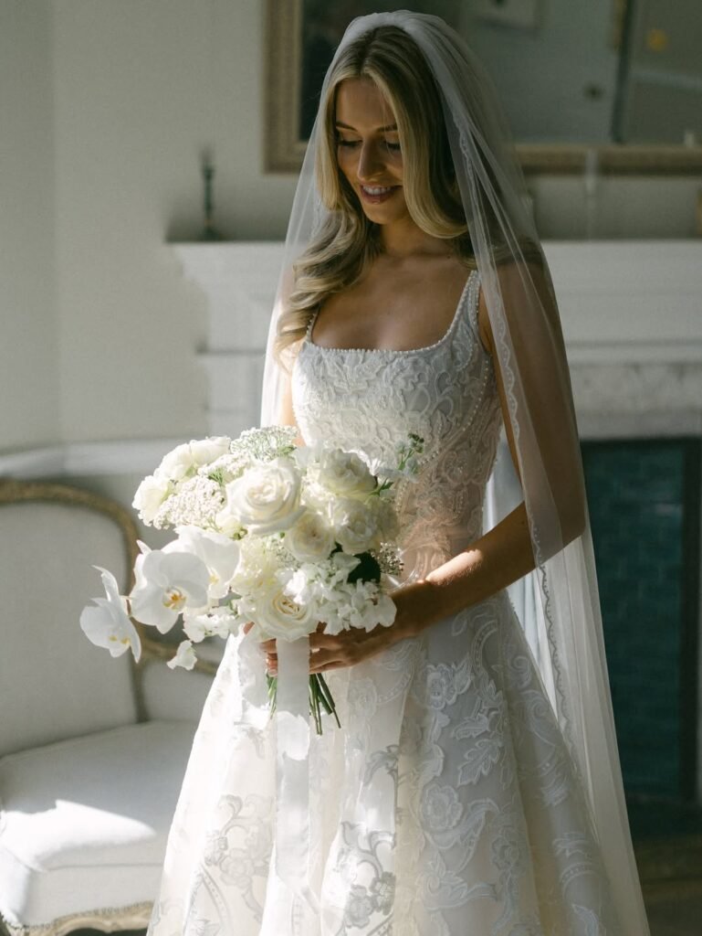 28 Elegant Christmas Wedding Dresses Ideas That Redefine Holiday Chic ...