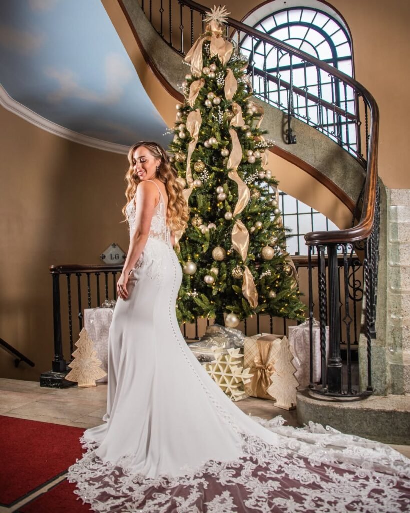 28 Elegant Christmas Wedding Dresses Ideas That Redefine Holiday Chic ...