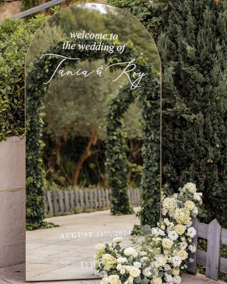 29 *Statement* Wedding Signage Ideas That Scream Style + Personality ...