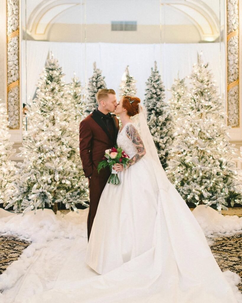 28 Elegant Christmas Wedding Dresses Ideas That Redefine Holiday Chic ...
