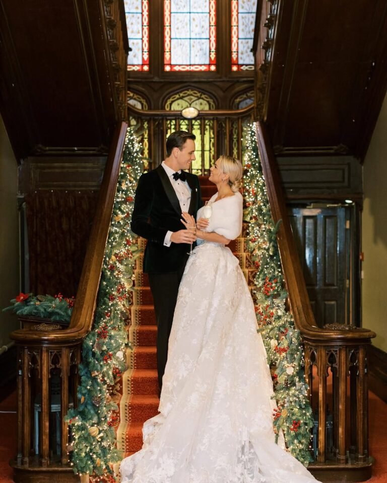 21 *Glam* Christmas Wedding Reception Ideas That Turn Frosty Nights ...