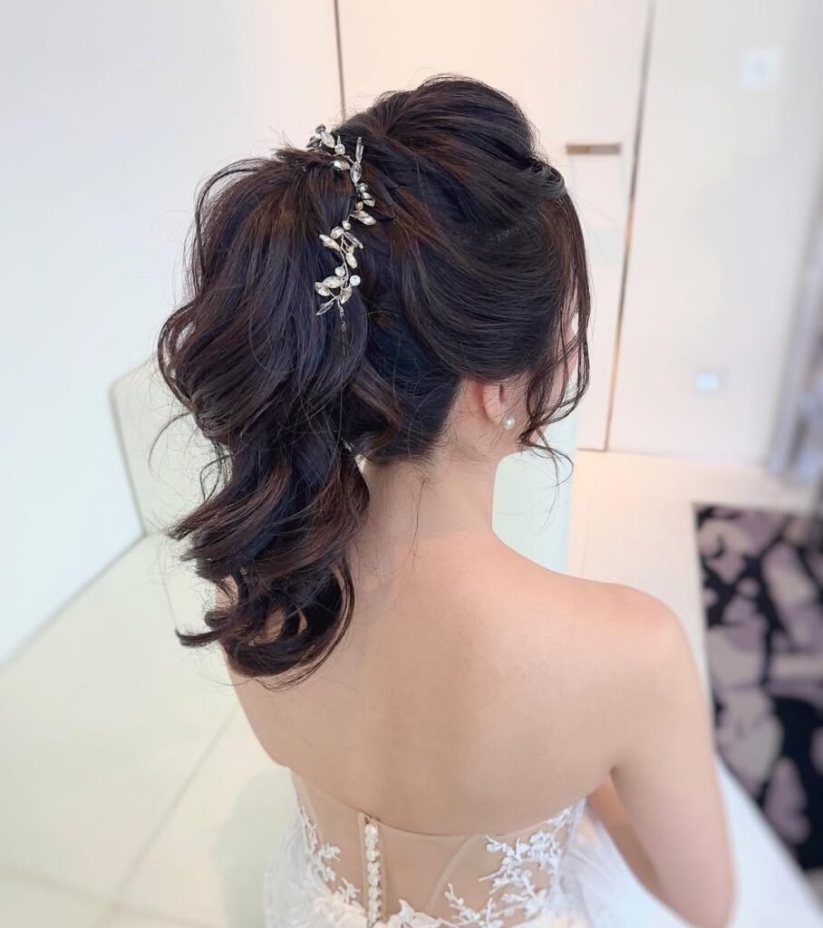 24 *Bridgerton Approved* Pony Tail Wedding Hairstyle Ideas With a Regal ...